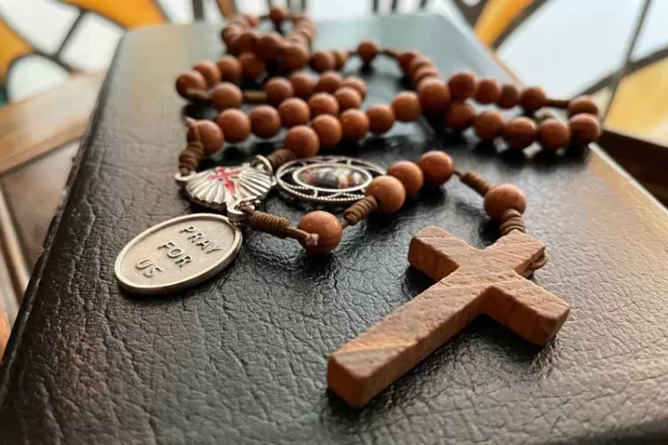 Learn how to make rosaries | Corpus Christi Parish